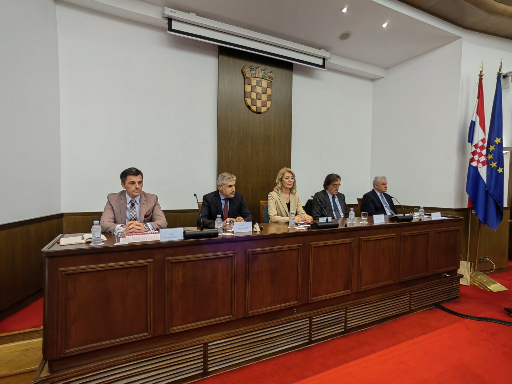 Kako povećati naše mirovine? Okrugli stol na tu temu nije donio odgovor