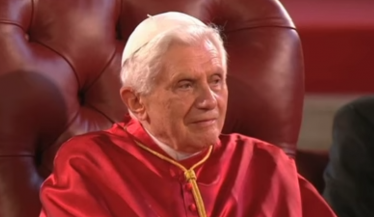 Umro je bivši papa Benedikt XVI. (95)