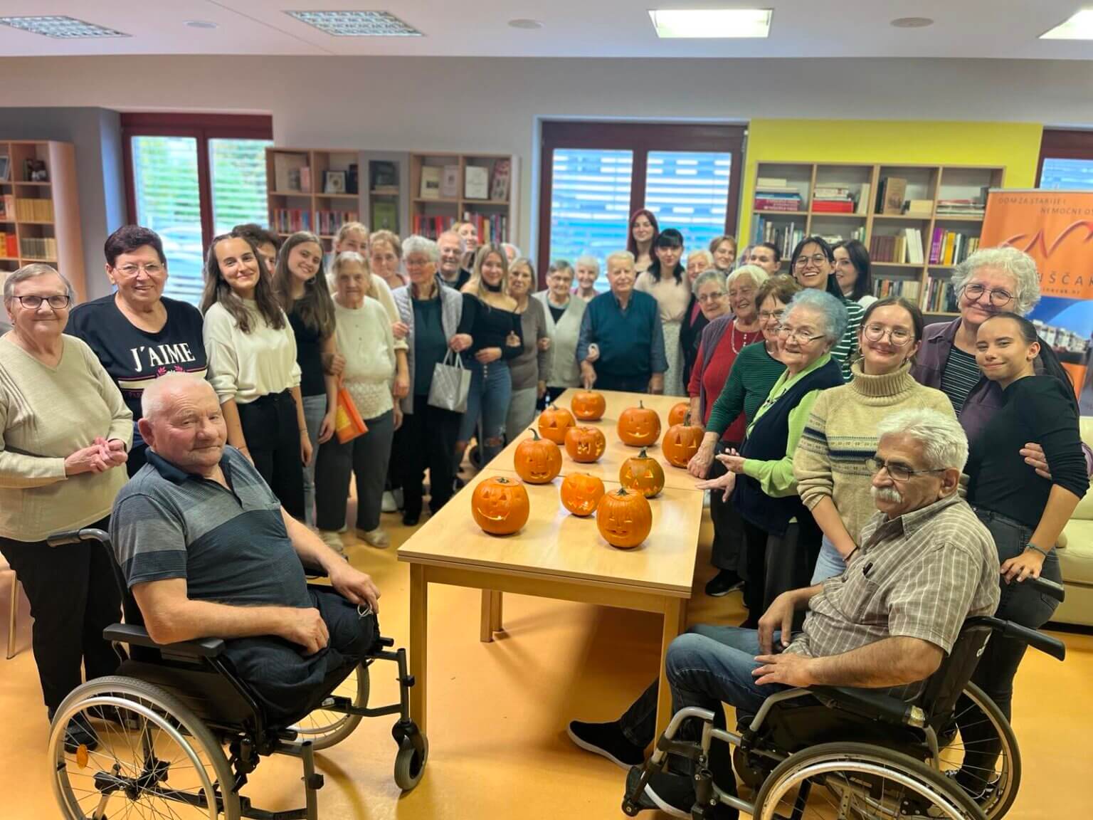 Klub unuka u gimnaziji na sjeveru Hrvatske spaja učenike i korisnike Doma za starije, evo kako ...